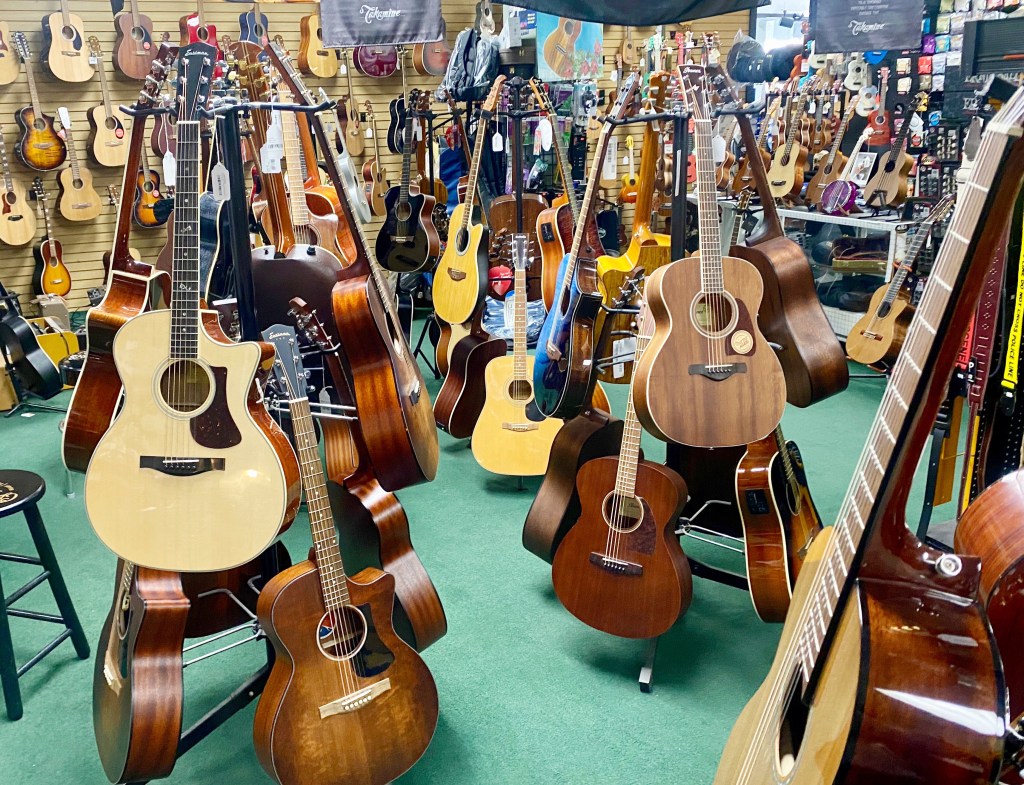 Landmark Mo’s Fullerton Music Moves to New Location - Fullerton Observer